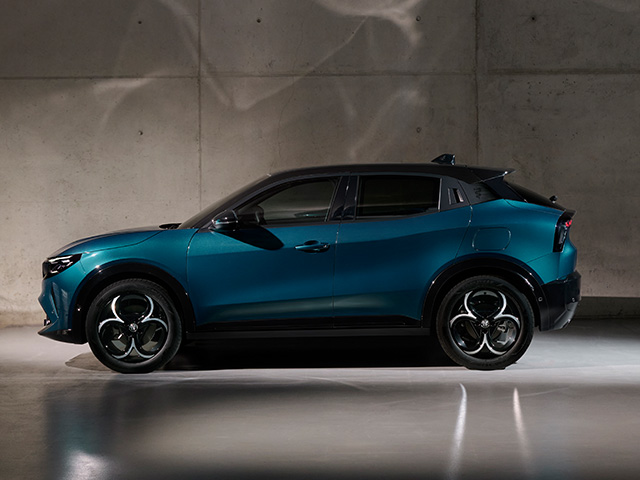 Alfa Romeo Junior Ibrida: Exterior and Interior | Alfa Romeo COM