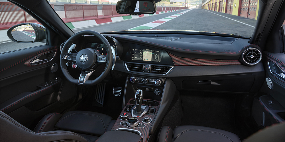 Giulia Quadrifoglio Super Sport: Interior & Exterior | Alfa Romeo